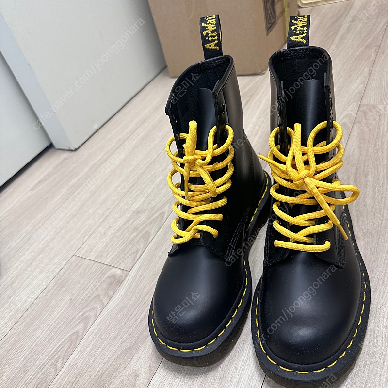 닥터마틴 워커 uk4 235-240 사이즈 | 중고나라 카페에서 운영하는 공식 사이트